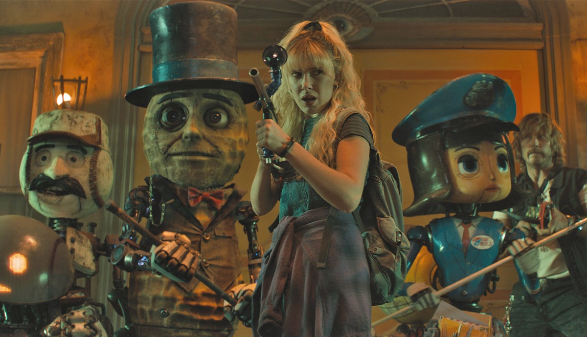 How The Electric State Perfectly Recreates the Graphic Novel’s Haunting ...