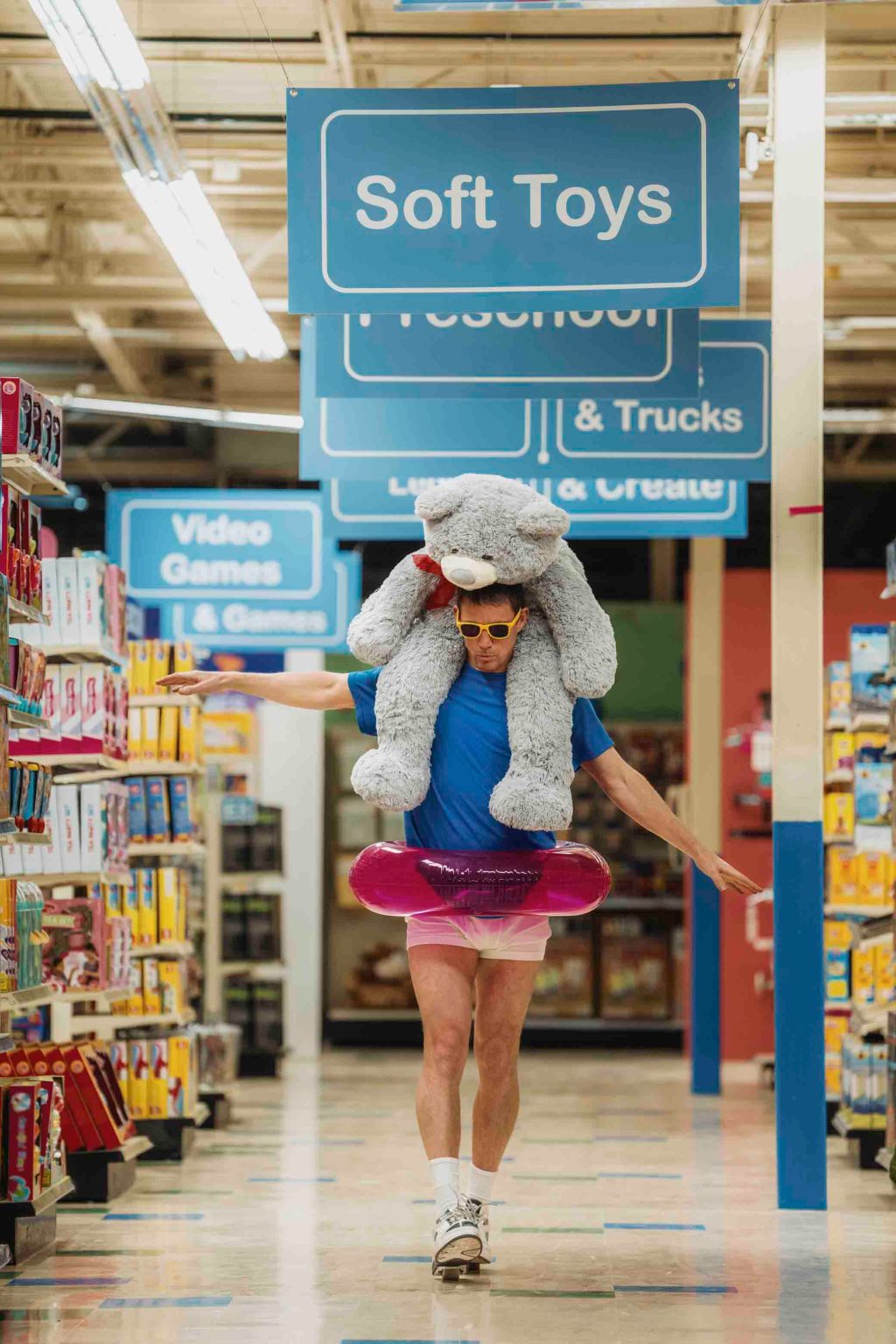 'Roofman' Tells the Wild True Story of a Criminal Living Inside Toys “R ...